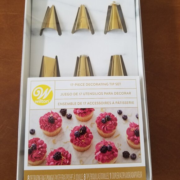 Wilton | Kitchen | Wilton 7piece Tip Decorating Set | Poshmark